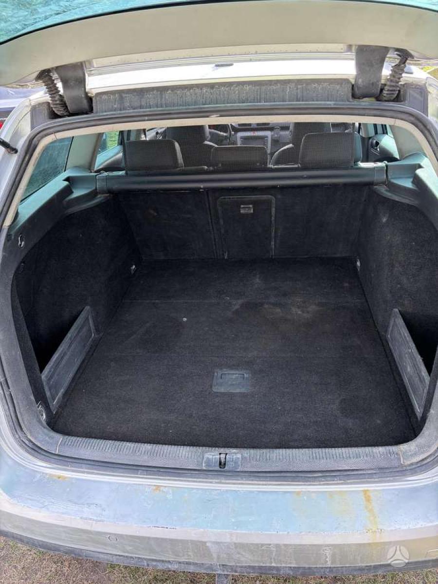 Grey Volkswagen Passat 2006 in Alytus, with an engine capacity of 0.00 L and mileage of 520 thousand km for 900 €, photo 9 on AUTOMOTO.COM.LV