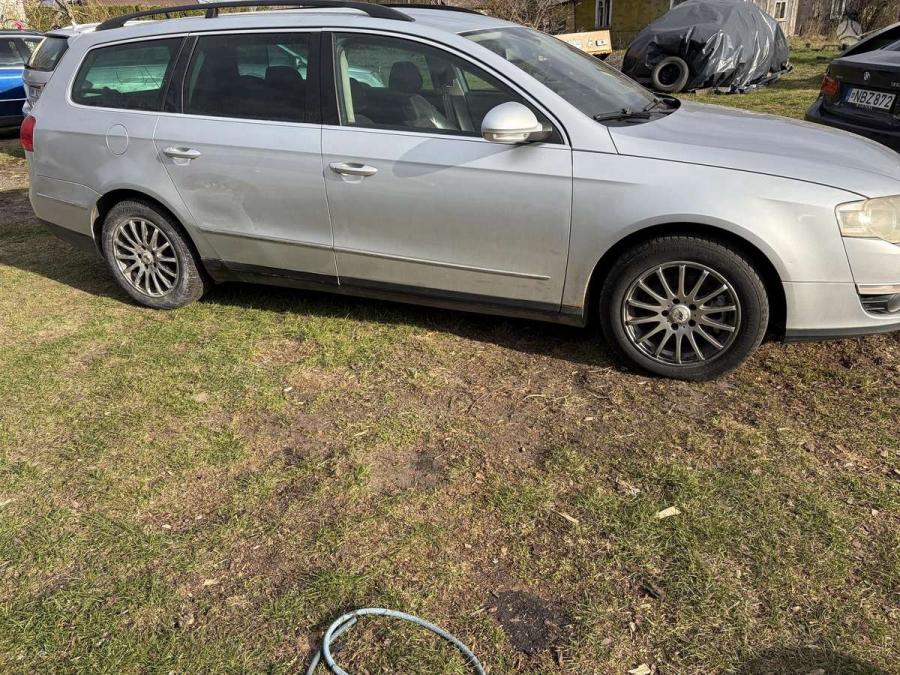 Grey Volkswagen Passat 2006 in Alytus, with an engine capacity of 0.00 L and mileage of 520 thousand km for 900 €, photo 10 on AUTOMOTO.COM.LV