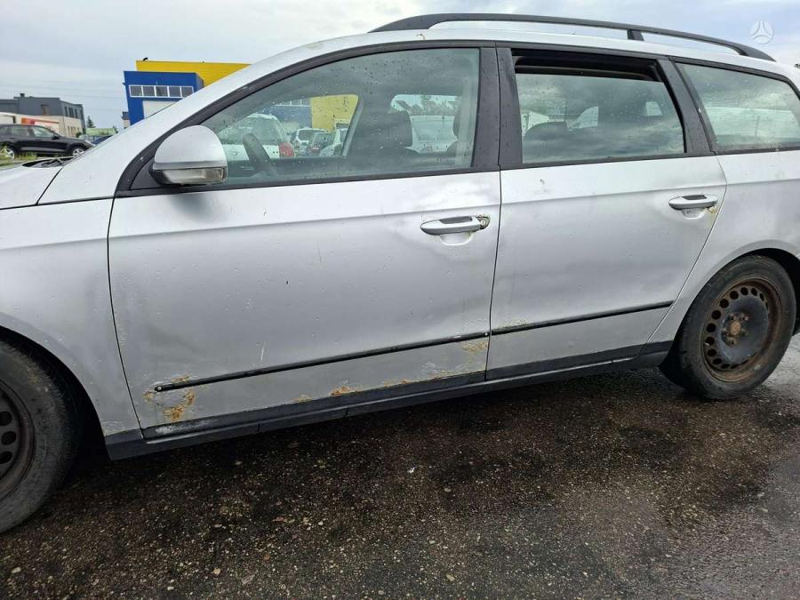 Grey Volkswagen Passat 2006 in Plunge, with an engine capacity of 1.97 L and mileage of 0 thousand km for 450 €, photo 3 on AUTOMOTO.COM.LV