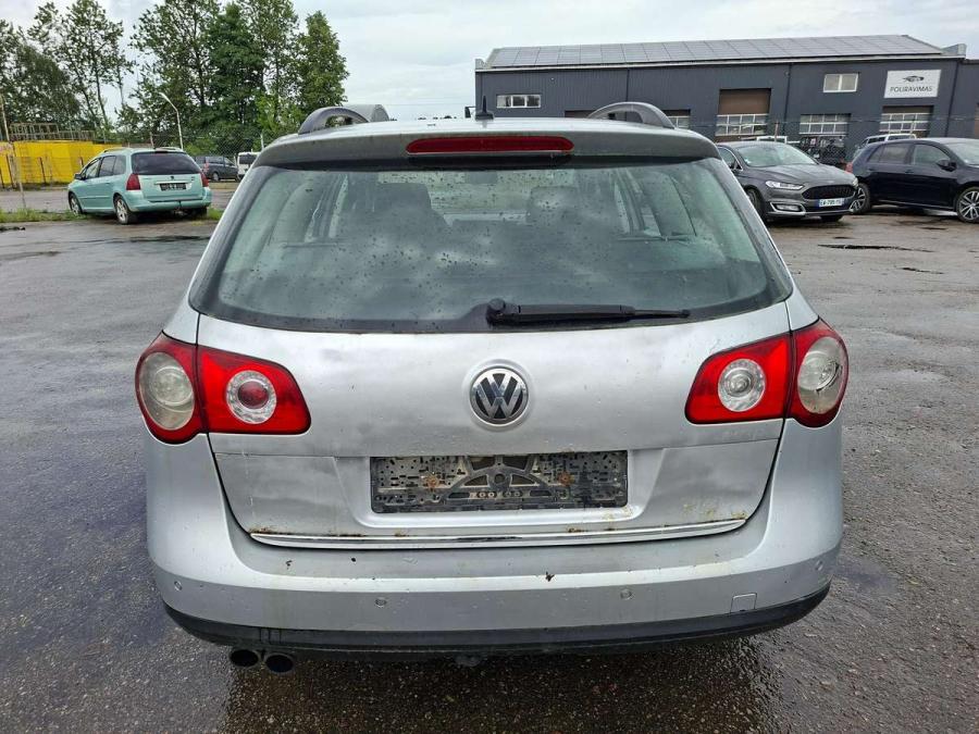 Grey Volkswagen Passat 2006 in Plunge, with an engine capacity of 1.97 L and mileage of 0 thousand km for 450 €, photo 5 on AUTOMOTO.COM.LV