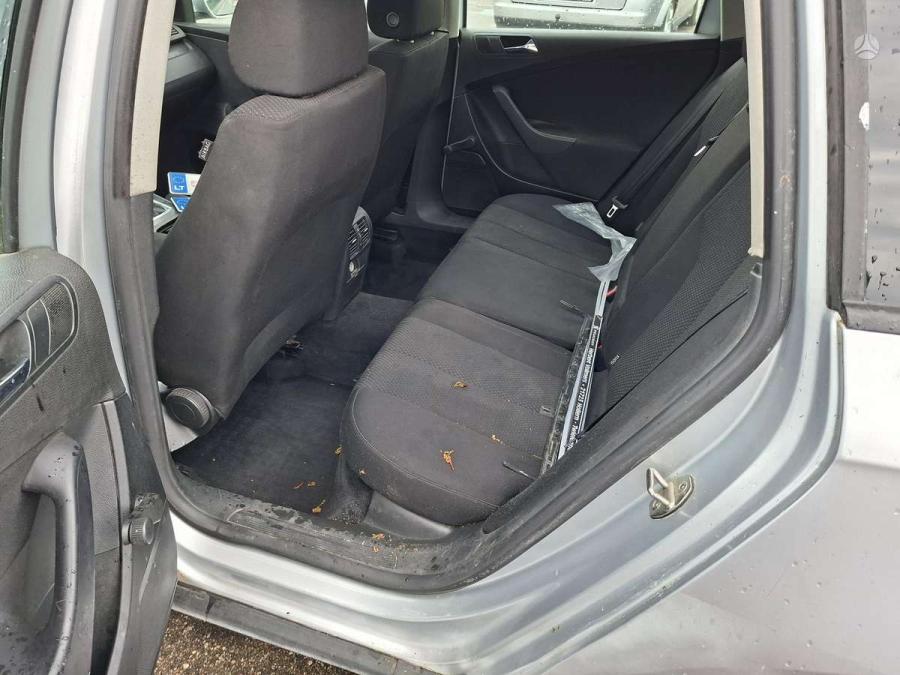 Grey Volkswagen Passat 2006 in Plunge, with an engine capacity of 1.97 L and mileage of 0 thousand km for 450 €, photo 9 on AUTOMOTO.COM.LV