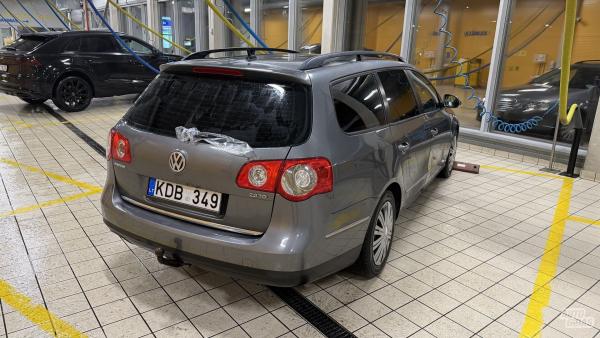 Pelēks Volkswagen Passat 2006 Klaipėda, ar dzinēja tilpumu 2.00 L un nobraukumu 287 tūkst. km par 2000 €, foto 5 vietnē AUTOMOTO.COM.LV