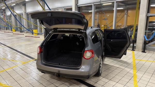 Pelēks Volkswagen Passat 2006 Klaipėda, ar dzinēja tilpumu 2.00 L un nobraukumu 287 tūkst. km par 2000 €, foto 7 vietnē AUTOMOTO.COM.LV