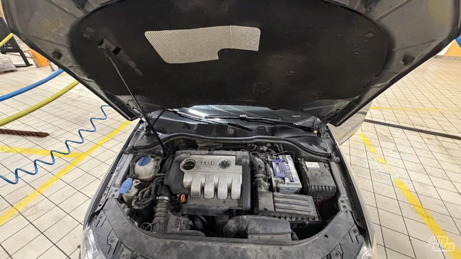 Grey Volkswagen Passat 2006 in Klaipeda, with an engine capacity of 2.00 L and mileage of 287 thousand km for 2000 €, photo 15 on AUTOMOTO.COM.LV