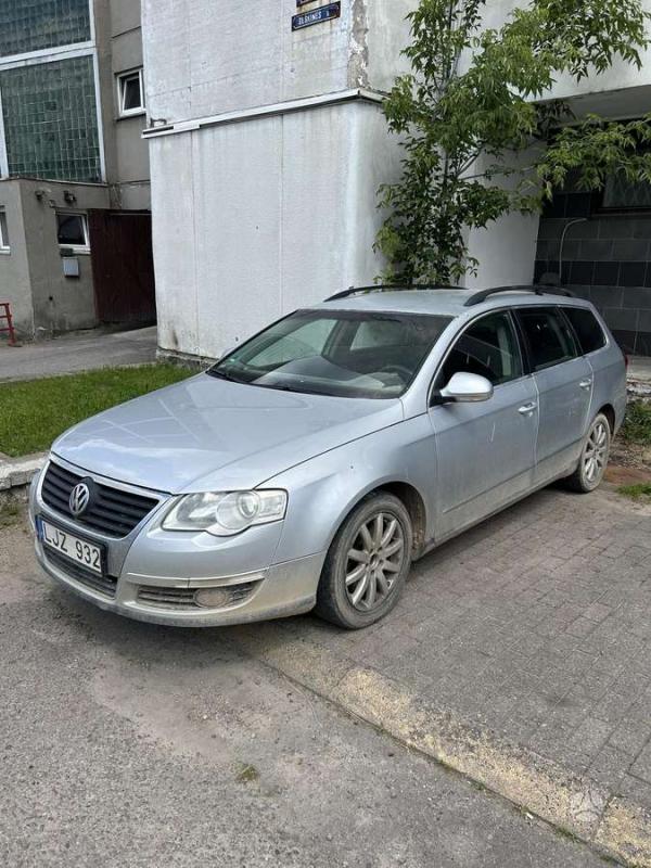 Grey Volkswagen Passat 2007 in Vilnius, with an engine capacity of 1.97 L and mileage of 300 thousand km for 650 €, photo 1 on AUTOMOTO.COM.LV