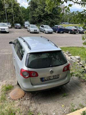 Pelēks Volkswagen Passat 2007 Viļņa, ar dzinēja tilpumu 1.97 L un nobraukumu 300 tūkst. km par 650 €, foto 4 vietnē AUTOMOTO.COM.LV