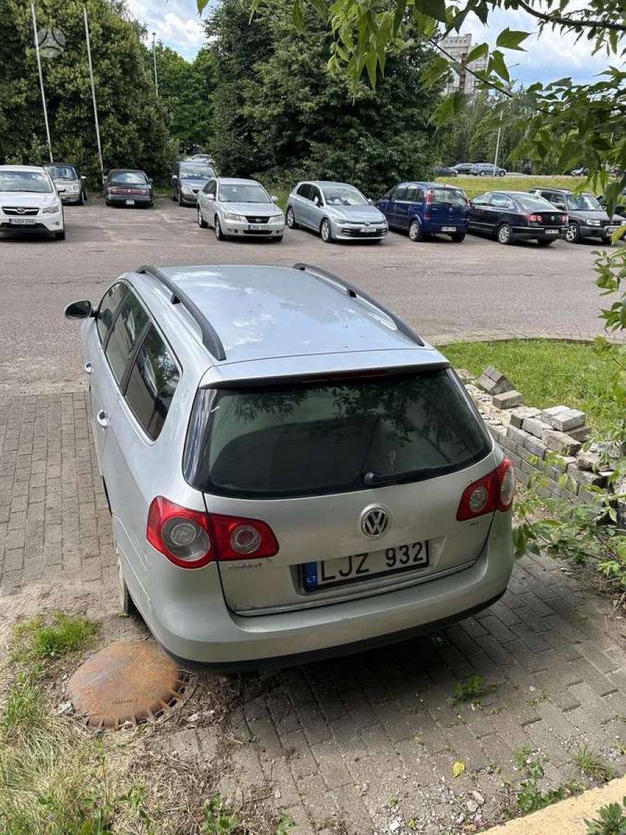 Pelēks Volkswagen Passat 2007 Viļņa, ar dzinēja tilpumu 1.97 L un nobraukumu 300 tūkst. km par 650 €, foto 4 vietnē AUTOMOTO.COM.LV