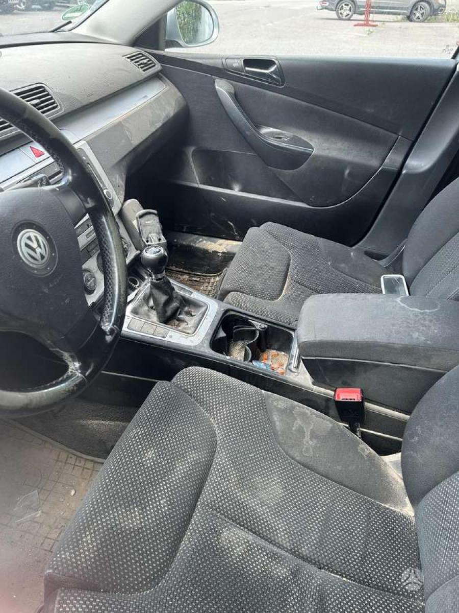 Pelēks Volkswagen Passat 2007 Viļņa, ar dzinēja tilpumu 1.97 L un nobraukumu 300 tūkst. km par 650 €, foto 6 vietnē AUTOMOTO.COM.LV