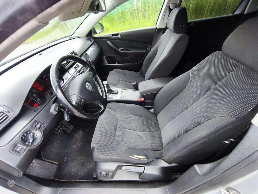 Pelēks Volkswagen Passat 2007 Kauņa, ar dzinēja tilpumu 1.97 L un nobraukumu 397 tūkst. km par 1250 €, foto 18 vietnē AUTOMOTO.COM.LV