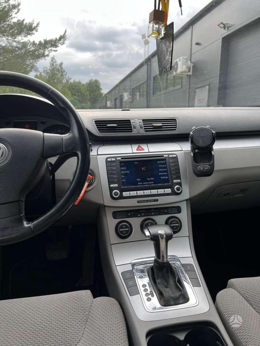 Pelēks Volkswagen Passat 2007 Viļņa, ar dzinēja tilpumu 2.00 L un nobraukumu 340 tūkst. km par 1490 €, foto 7 vietnē AUTOMOTO.COM.LV
