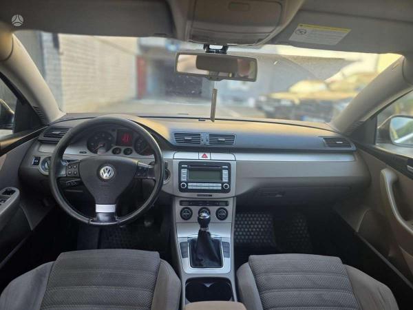 Pelēks Volkswagen Passat 2007 Viļņa, ar dzinēja tilpumu 1.97 L un nobraukumu 380 tūkst. km par 850 €, foto 7 vietnē AUTOMOTO.COM.LV