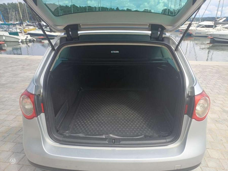 Grey Volkswagen Passat 2007 in Kaunas, with an engine capacity of 1.97 L and mileage of 367 thousand km for 2599 €, photo 13 on AUTOMOTO.COM.LV
