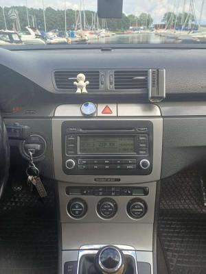 Grey Volkswagen Passat 2007 in Kaunas, with an engine capacity of 1.97 L and mileage of 367 thousand km for 2599 €, photo 17 on AUTOMOTO.COM.LV