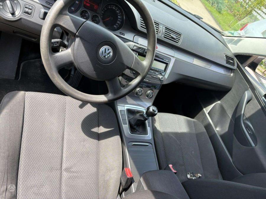 Pelēks Volkswagen Passat 2008 Šilutė, ar dzinēja tilpumu 1.90 L un nobraukumu 280 tūkst. km par 2200 €, foto 5 vietnē AUTOMOTO.COM.LV