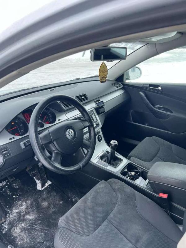 Pelēks Volkswagen Passat 2008 Kauņa, ar dzinēja tilpumu 1.97 L un nobraukumu 330 tūkst. km par 999 €, foto 5 vietnē AUTOMOTO.COM.LV