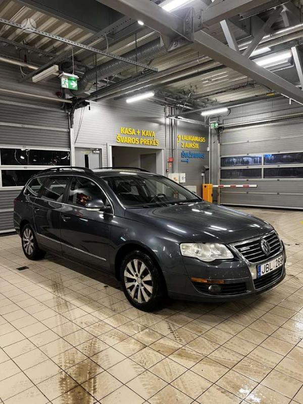 Grey Volkswagen Passat 2008 in Vilnius, with an engine capacity of 1.90 L and mileage of 389 thousand km for 1950 €, photo 1 on AUTOMOTO.COM.LV