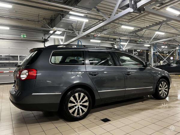 Grey Volkswagen Passat 2008 in Vilnius, with an engine capacity of 1.90 L and mileage of 389 thousand km for 1950 €, photo 3 on AUTOMOTO.COM.LV