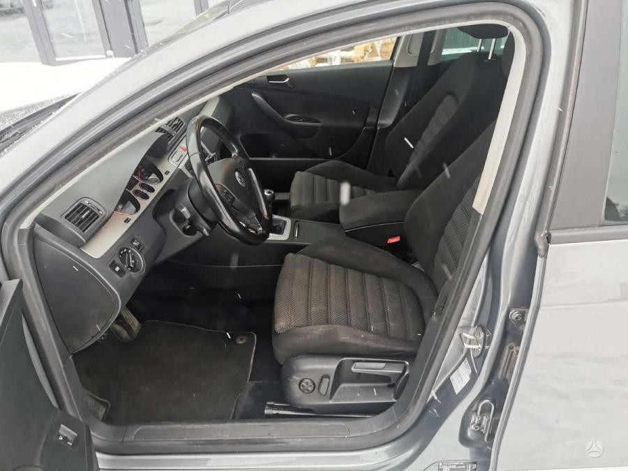 Grey Volkswagen Passat 2008 in Kaunas, with an engine capacity of 1.97 L and mileage of 246 thousand km for 3490 €, photo 14 on AUTOMOTO.COM.LV