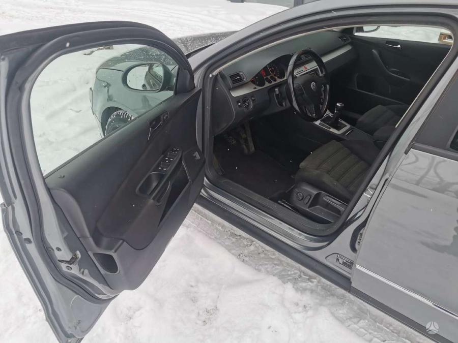 Grey Volkswagen Passat 2008 in Kaunas, with an engine capacity of 1.97 L and mileage of 246 thousand km for 3490 €, photo 16 on AUTOMOTO.COM.LV