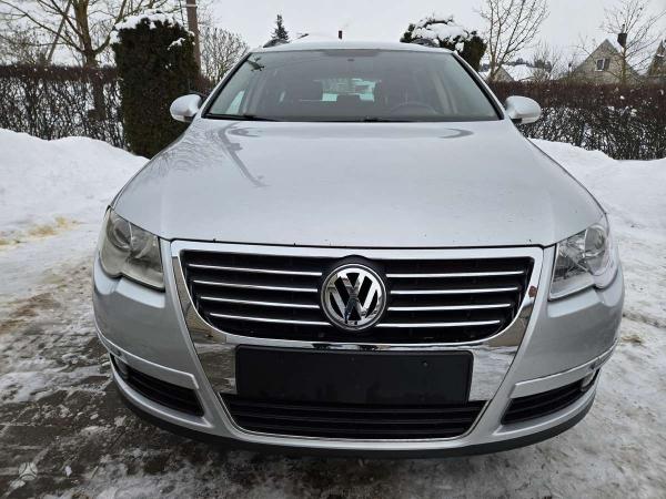 Grey Volkswagen Passat 2008 in Ukmerge, with an engine capacity of 2.00 L and mileage of 290 thousand km for 2750 €, photo 1 on AUTOMOTO.COM.LV