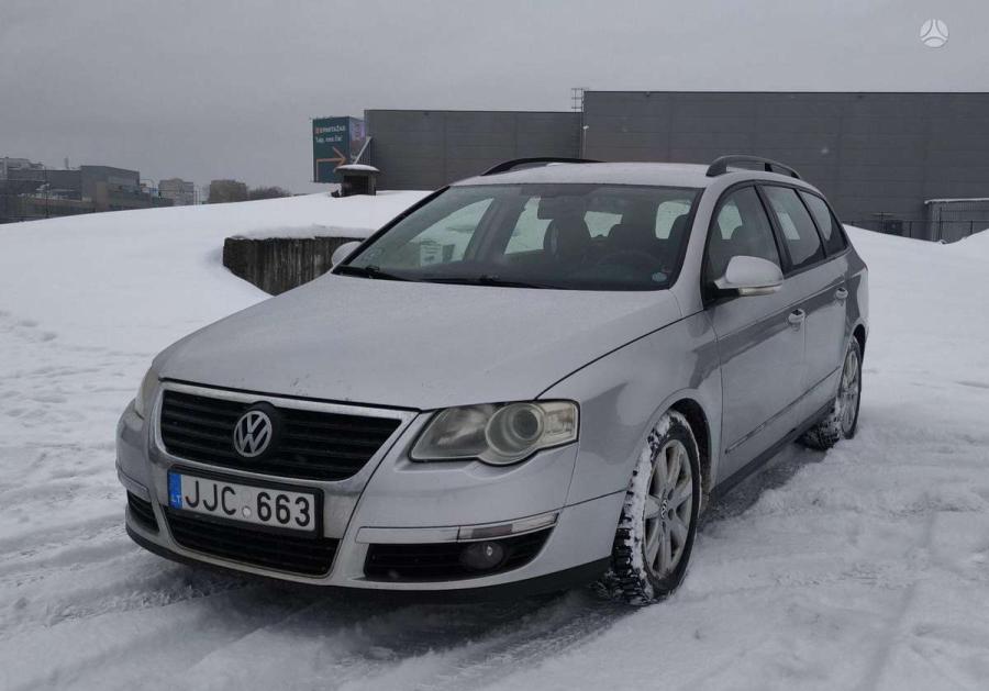 Grey Volkswagen Passat 2008 in Kaunas, with an engine capacity of 1.97 L and mileage of 370 thousand km for 1100 €, photo 1 on AUTOMOTO.COM.LV