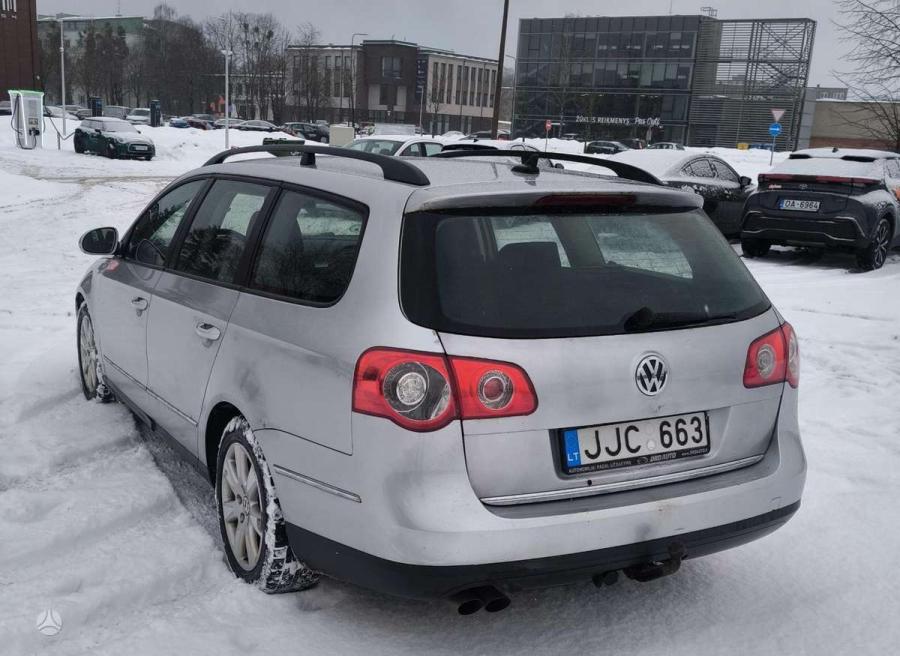 Grey Volkswagen Passat 2008 in Kaunas, with an engine capacity of 1.97 L and mileage of 370 thousand km for 1100 €, photo 9 on AUTOMOTO.COM.LV