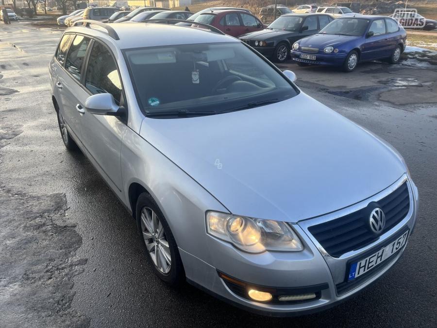 Grey Volkswagen Passat 2008 in Kaunas, with an engine capacity of 1.90 L and mileage of 251 thousand km for 1300 €, photo 2 on AUTOMOTO.COM.LV