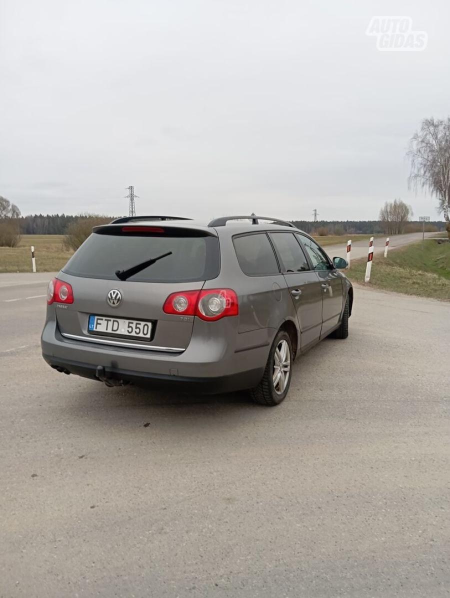 Grey Volkswagen Passat 2008 in Kazlu Ruda, with an engine capacity of 1.90 L and mileage of 360 thousand km for 1680 €, photo 4 on AUTOMOTO.COM.LV