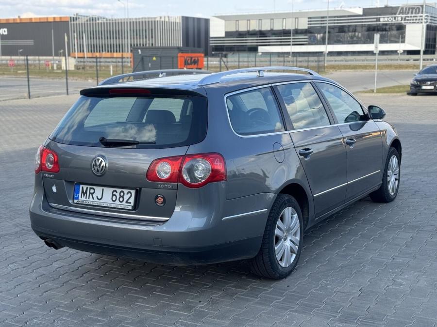 Pelēks Volkswagen Passat 2008 Viļņa, ar dzinēja tilpumu 2.00 L un nobraukumu 380 tūkst. km par 2150 €, foto 4 vietnē AUTOMOTO.COM.LV