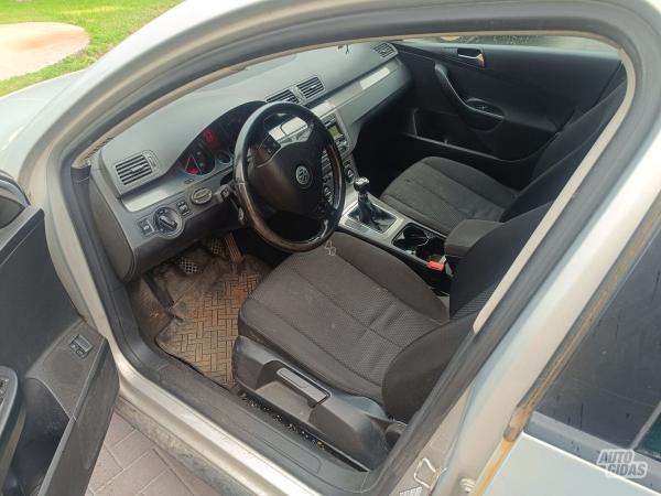 Pelēks Volkswagen Passat 2008 Šakiai, ar dzinēja tilpumu 1.90 L un nobraukumu 420 tūkst. km par 999 €, foto 5 vietnē AUTOMOTO.COM.LV