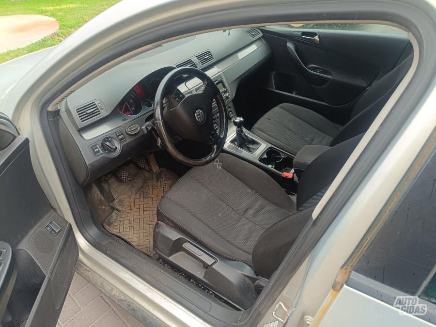 Grey Volkswagen Passat 2008 in Sakiai, with an engine capacity of 1.90 L and mileage of 420 thousand km for 999 €, photo 6 on AUTOMOTO.COM.LV