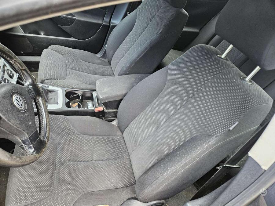 Pelēks Volkswagen Passat 2008 Prienai, ar dzinēja tilpumu 1.97 L un nobraukumu 380 tūkst. km par 1000 €, foto 12 vietnē AUTOMOTO.COM.LV