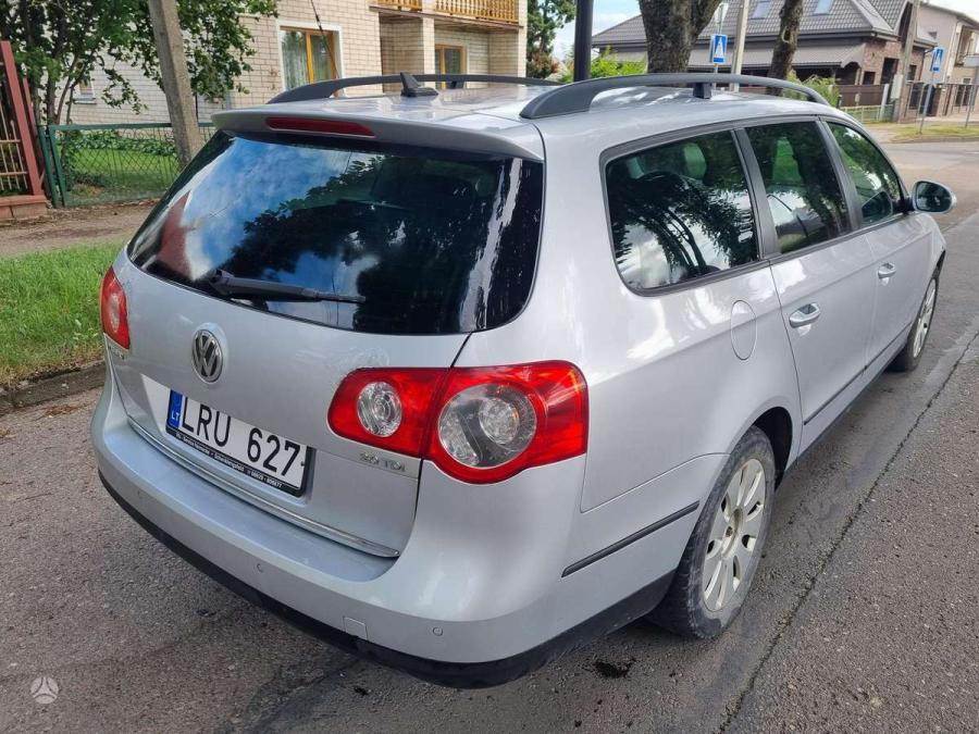 Grey Volkswagen Passat 2008 in Alytus, with an engine capacity of 2.00 L and mileage of 334 thousand km for 870 €, photo 4 on AUTOMOTO.COM.LV