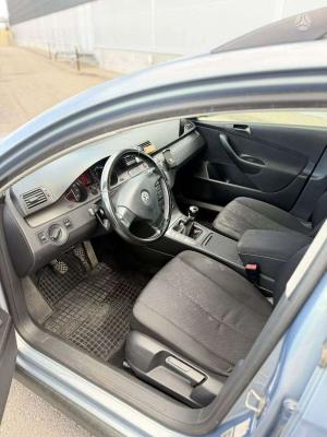 Grey Volkswagen Passat 2008 in Siauliai, with an engine capacity of 1.39 L and mileage of 306 thousand km for 1600 €, photo 9 on AUTOMOTO.COM.LV