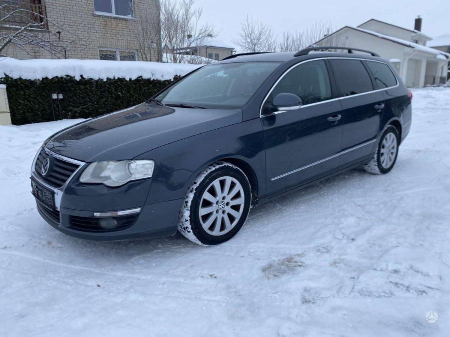 Grey Volkswagen Passat 2009 in Birzai, with an engine capacity of 1.97 L and mileage of 312 thousand km for 2950 €, photo 1 on AUTOMOTO.COM.LV