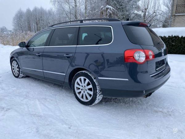Grey Volkswagen Passat 2009 in Birzai, with an engine capacity of 1.97 L and mileage of 312 thousand km for 2950 €, photo 3 on AUTOMOTO.COM.LV