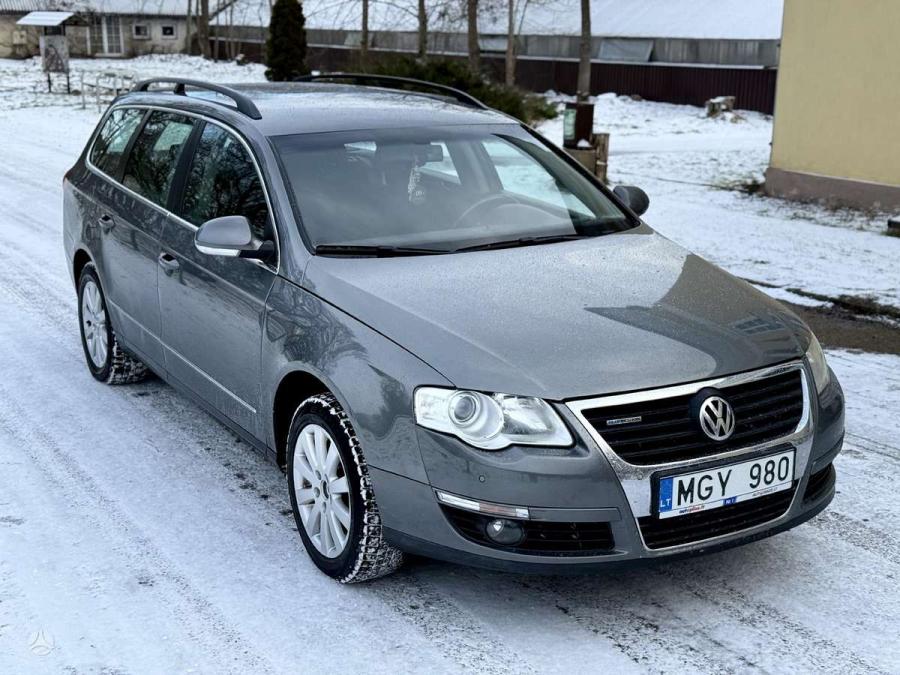 Grey Volkswagen Passat 2009 in Vilnius, with an engine capacity of 1.90 L and mileage of 290 thousand km for 2500 €, photo 1 on AUTOMOTO.COM.LV