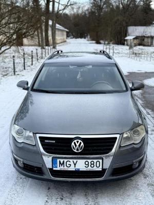 Grey Volkswagen Passat 2009 in Vilnius, with an engine capacity of 1.90 L and mileage of 290 thousand km for 2500 €, photo 3 on AUTOMOTO.COM.LV