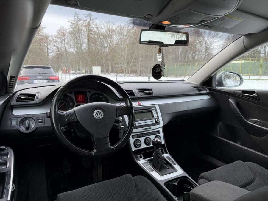 Pelēks Volkswagen Passat 2009 Viļņa, ar dzinēja tilpumu 1.90 L un nobraukumu 287 tūkst. km par 2400 €, foto 6 vietnē AUTOMOTO.COM.LV