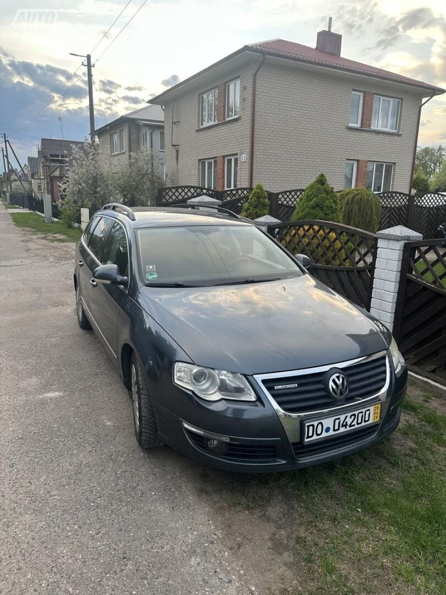 Grey Volkswagen Passat 2009 in Sakiai, with an engine capacity of 2.00 L and mileage of 346 thousand km for 2150 €, photo 1 on AUTOMOTO.COM.LV