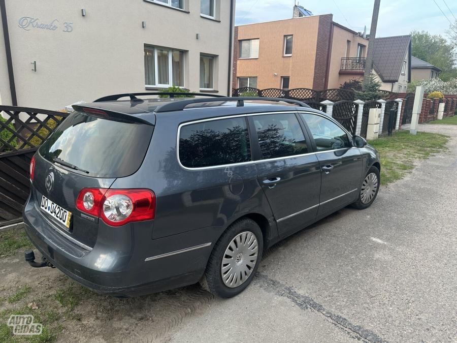 Grey Volkswagen Passat 2009 in Sakiai, with an engine capacity of 2.00 L and mileage of 346 thousand km for 2150 €, photo 3 on AUTOMOTO.COM.LV