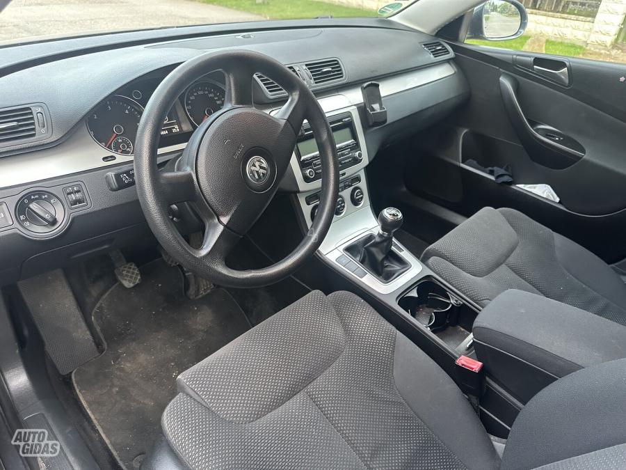 Grey Volkswagen Passat 2009 in Sakiai, with an engine capacity of 2.00 L and mileage of 346 thousand km for 2150 €, photo 7 on AUTOMOTO.COM.LV