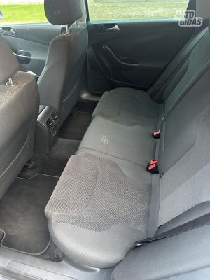 Grey Volkswagen Passat 2009 in Sakiai, with an engine capacity of 2.00 L and mileage of 346 thousand km for 2150 €, photo 8 on AUTOMOTO.COM.LV