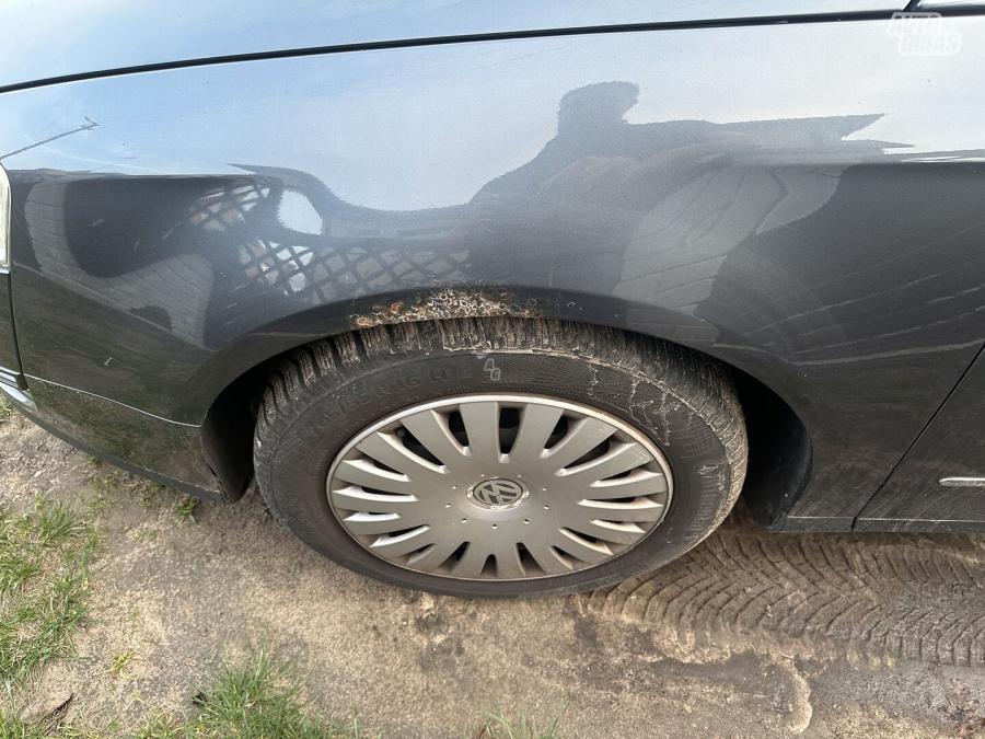 Grey Volkswagen Passat 2009 in Sakiai, with an engine capacity of 2.00 L and mileage of 346 thousand km for 2150 €, photo 14 on AUTOMOTO.COM.LV