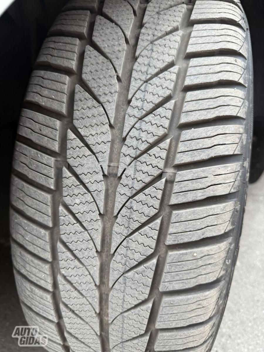 Grey Volkswagen Passat 2009 in Kaunas, with an engine capacity of 2.00 L and mileage of 180 thousand km for 3950 €, photo 14 on AUTOMOTO.COM.LV