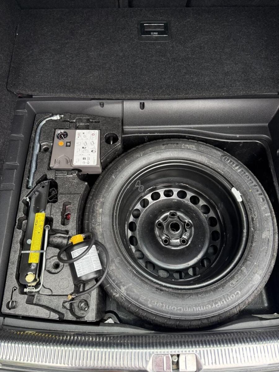 Grey Volkswagen Passat 2009 in Kaunas, with an engine capacity of 2.00 L and mileage of 180 thousand km for 3950 €, photo 33 on AUTOMOTO.COM.LV