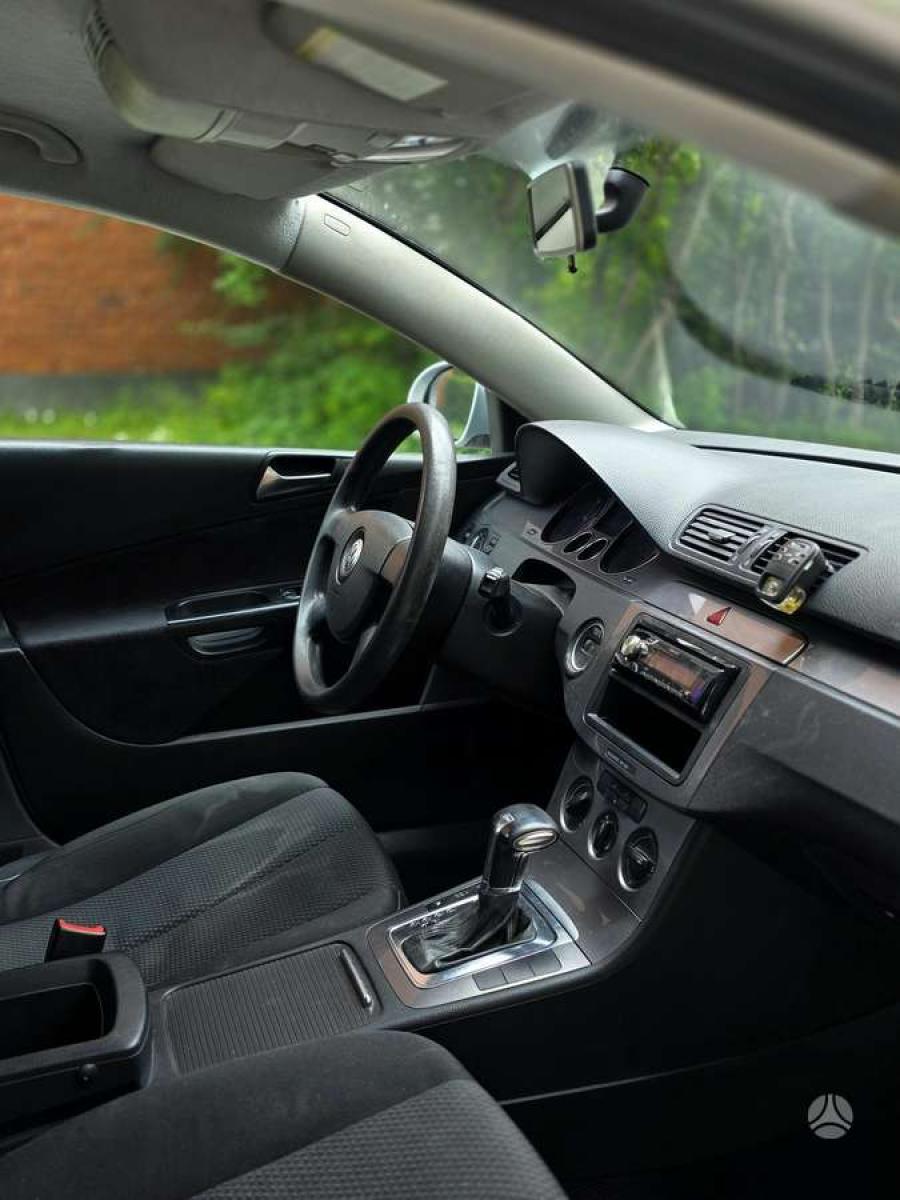 Pelēks Volkswagen Passat 2009 Viļņa, ar dzinēja tilpumu 1.97 L un nobraukumu 301 tūkst. km par 1900 €, foto 12 vietnē AUTOMOTO.COM.LV