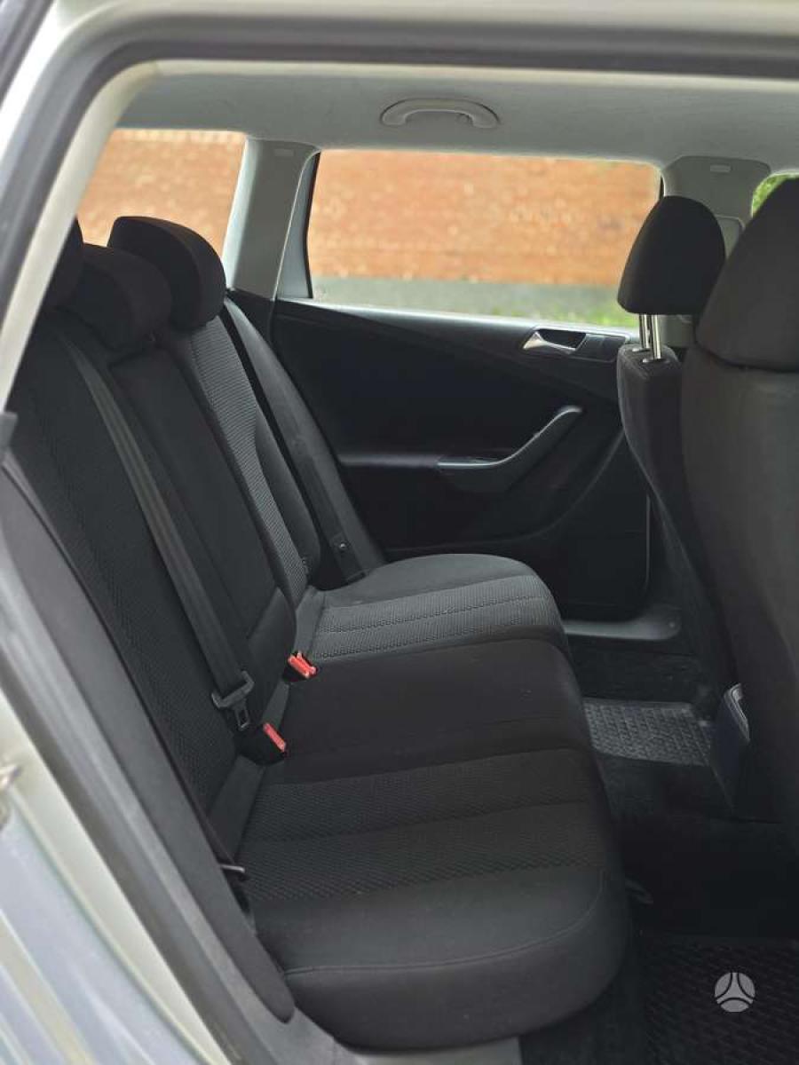 Pelēks Volkswagen Passat 2009 Viļņa, ar dzinēja tilpumu 1.97 L un nobraukumu 301 tūkst. km par 1900 €, foto 13 vietnē AUTOMOTO.COM.LV