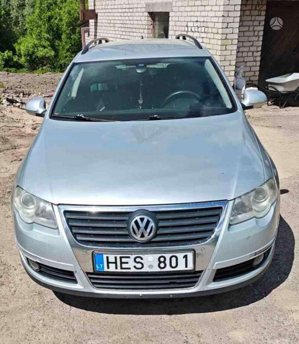 Grey Volkswagen Passat 2009 in Raseiniai, with an engine capacity of 1.97 L and mileage of 390 thousand km for 1400 €, photo 1 on AUTOMOTO.COM.LV