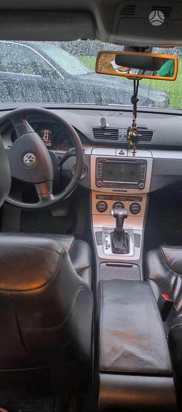 Grey Volkswagen Passat 2009 in Raseiniai, with an engine capacity of 1.97 L and mileage of 390 thousand km for 1400 €, photo 5 on AUTOMOTO.COM.LV